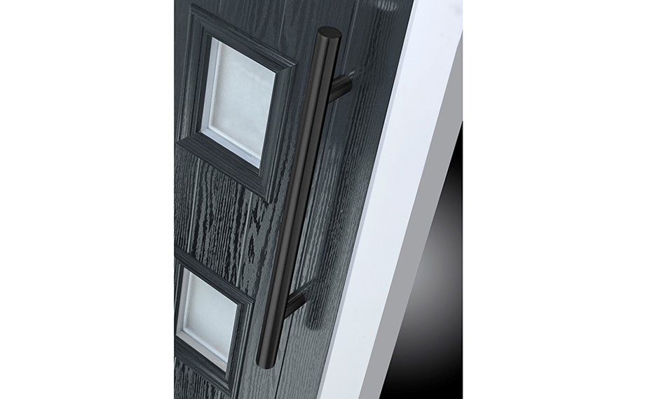 A CONTEMPORARY DOOR HANDLE FROM DYNAMIC HARDWARE - Fenestra Build